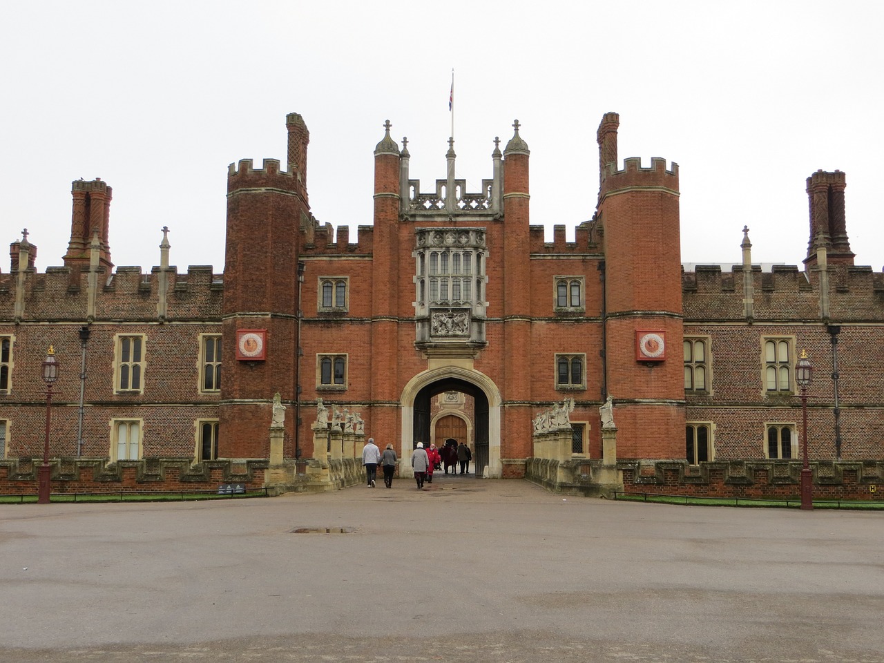 Hampton Court Palace - Places to Travel Before You Die | England